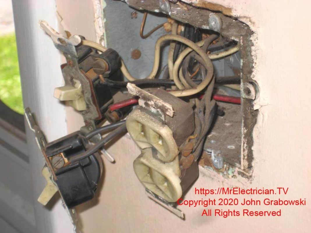 Wiremold Garage Ceiling Outlet