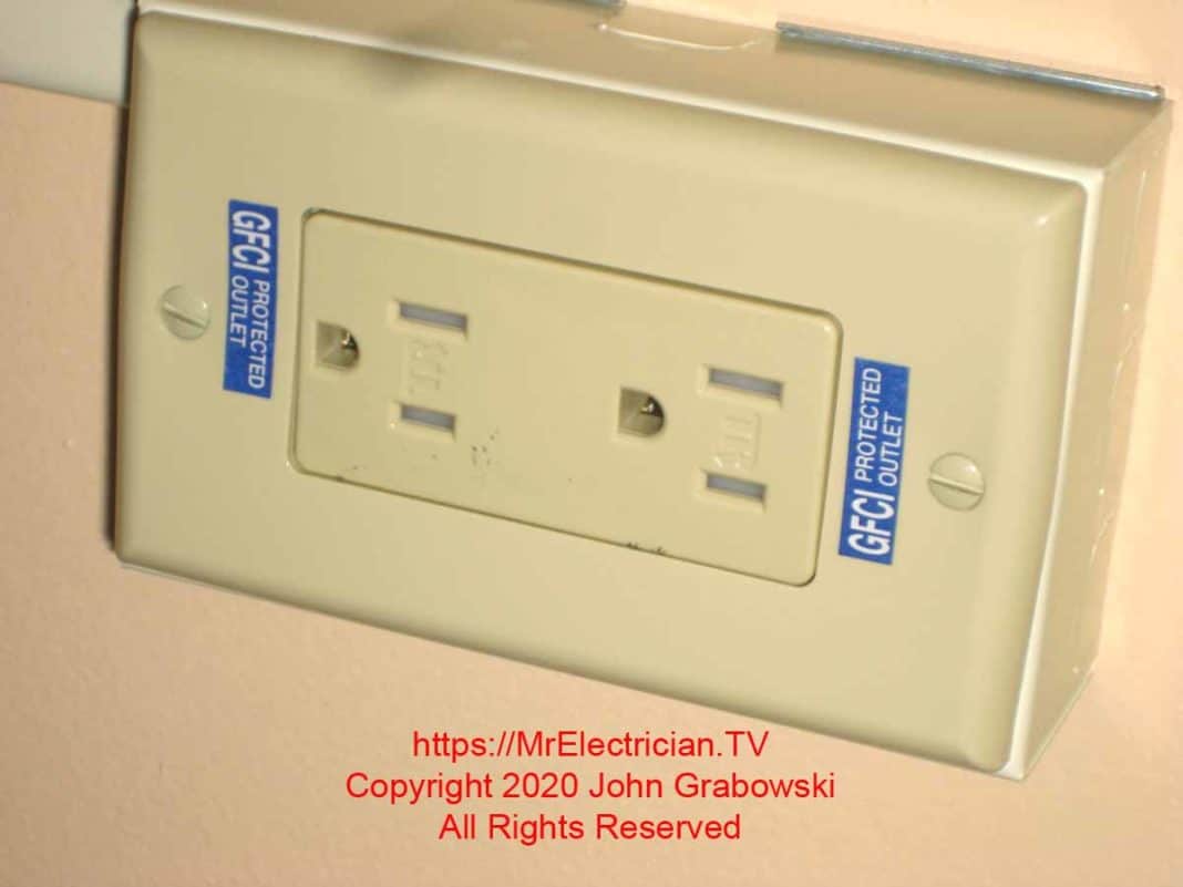 Wiremold Garage Ceiling Outlet